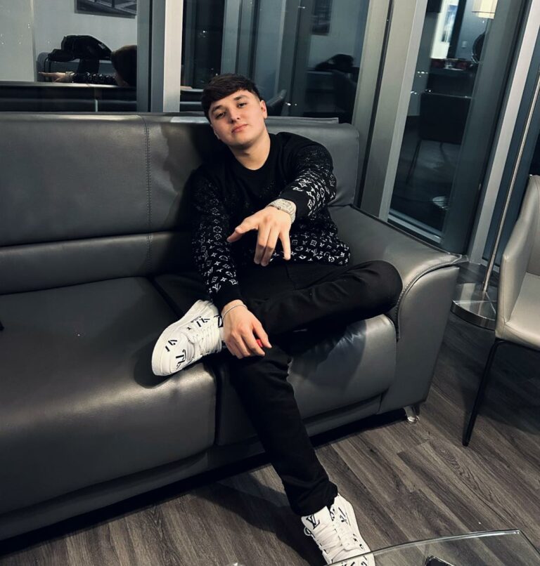 Cuánto valen los outfits y joyas que Gabito Ballesteros usa